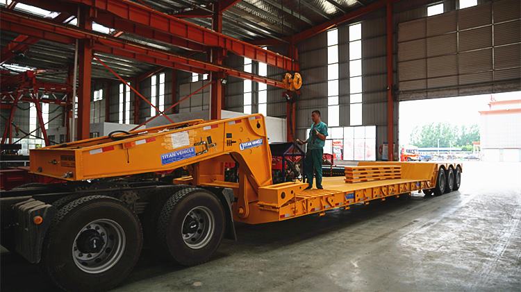 Remolque Lowboy desmontable de 3 ejes a la venta en Mozambique